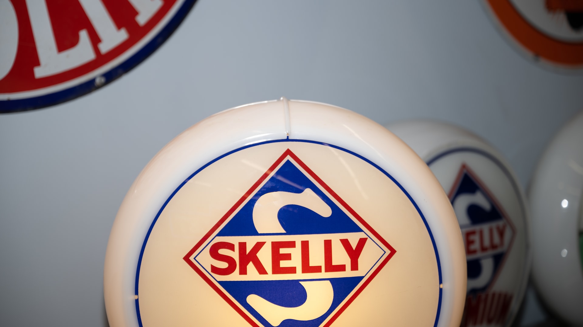 Skelly Supreme Gas Pump Globe at The World’s Largest Road Art Auction ...