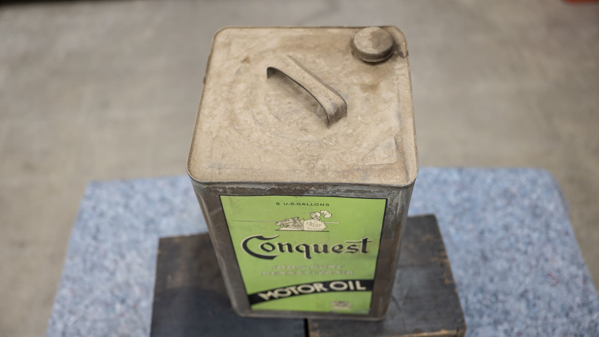 Conquest Motor Oil 5-Gallon Oil Can at The World’s Largest Road Art ...