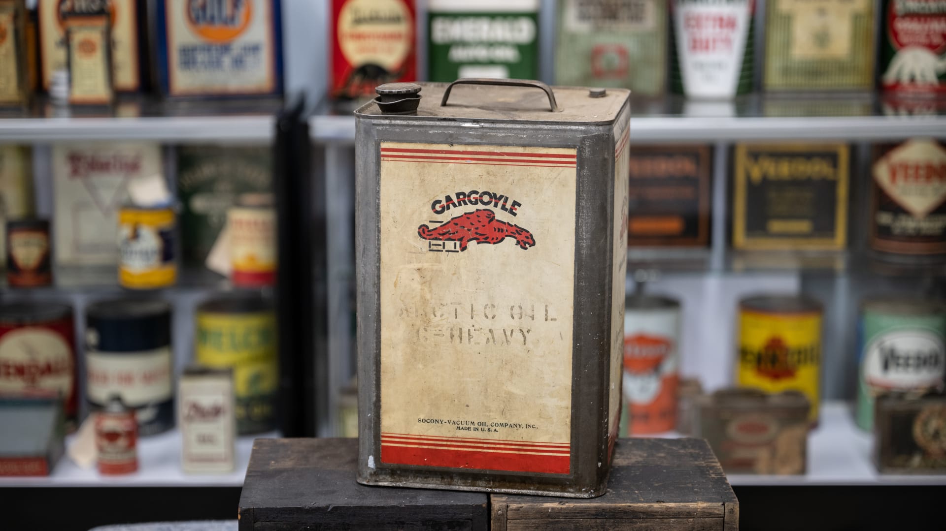 Gargoyle Lubricating Oils 5-Gallon Oil Can at The World’s Largest Road ...
