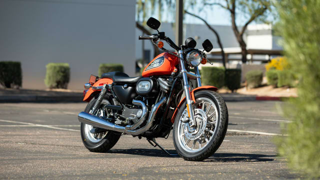 2002 Harley-Davidson XL 883R Sportster at Glendale 2022 as T38.1 - Mecum Auctions