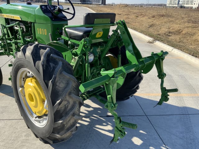 1963 John Deere 1010 at Gone Farmin' Spring Classic 2022 as S89 - Mecum ...