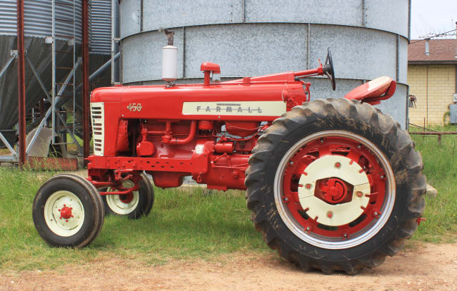 Farmall 450 at Gone Farmin' Nashville 2015 as S11 - Mecum Auctions