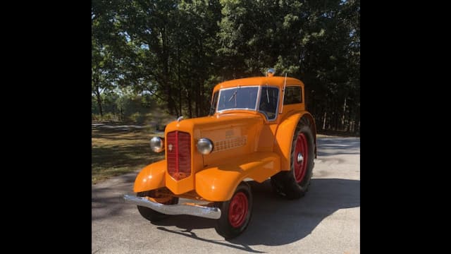 Minneapolis-Moline UDLX Comfortractor at Gone Farmin' Fall Premier 2019 ...