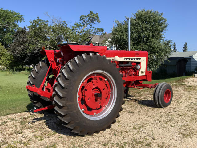 1964 Farmall 806 at Gone Farmin' Fall Premier 2022 as F73 - Mecum Auctions
