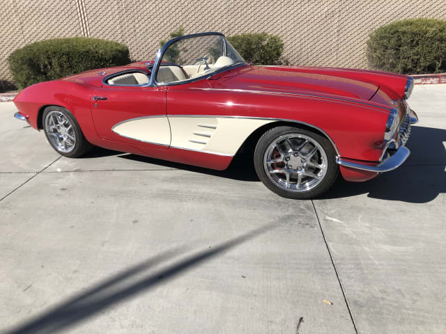1961 Chevrolet Corvette Resto Mod at Las Vegas 2020 as S163 - Mecum ...