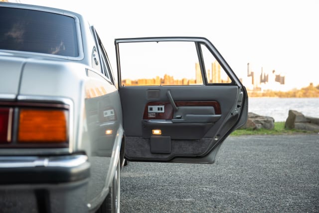 1995 Toyota Century VG45 at Indy 2021 as T28 - Mecum Auctions