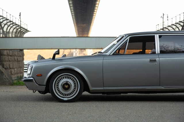 1995 Toyota Century VG45 at Indy 2021 as T28 - Mecum Auctions