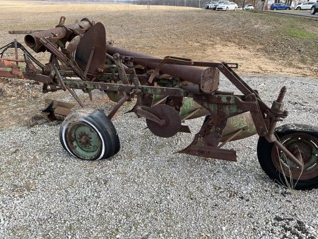 Oliver 6-Bottom Bean Plow at Gone Farmin' Spring Classic 2023 as H20 ...