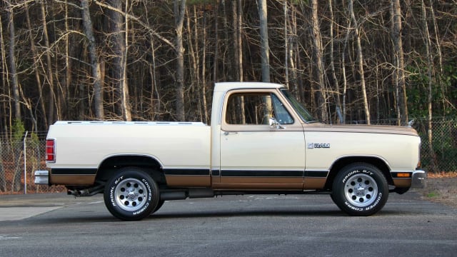 1987 Dodge D150 Pickup at Indy 2023 as T129 - Mecum Auctions