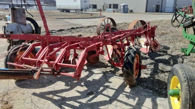 Case 5-Bottom Plow at Gone Farmin' Spring Classic 2023 as H71 - Mecum ...