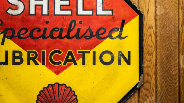 1930s Shell Single-Sided Porcelain Sign at The World’s Largest Road Art ...