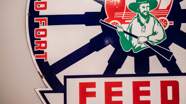 Old Fort Feeds Single-Sided Porcelain Sign at The World’s Largest Road ...