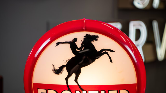 1950s Frontier Gas Pump Globe at The World’s Largest Road Art Auction ...