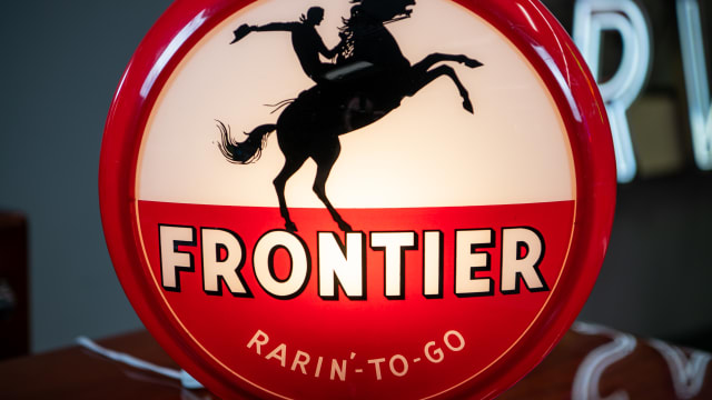 1950s Frontier Gas Pump Globe at The World’s Largest Road Art Auction ...