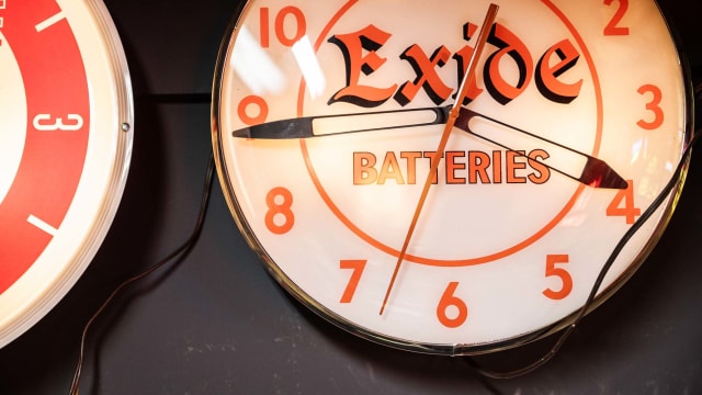 1950s Exide Batteries Lighted Clock at The World’s Largest Road Art ...