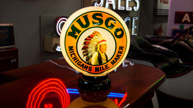 1929 Musgo One-Piece Glass Gas Pump Globe at The World’s Largest Road ...