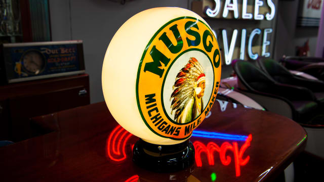 1929 Musgo One-Piece Glass Gas Pump Globe at The World’s Largest Road ...