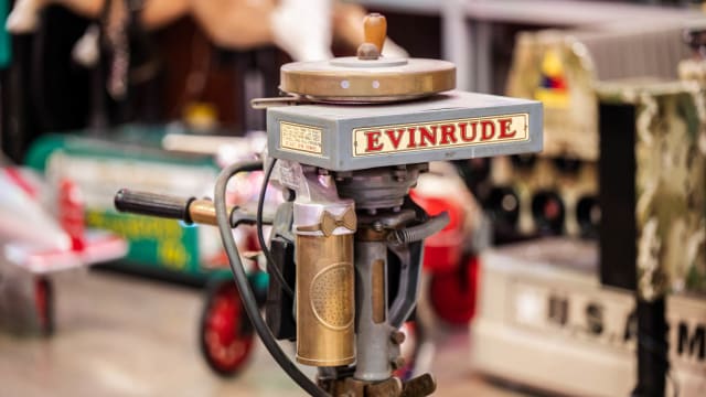 Evinrude Outboard Row Boat Motor on Stand at The World’s Largest Road ...