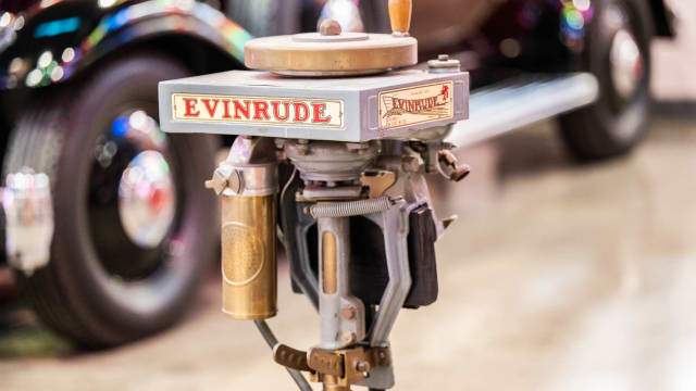 Evinrude Outboard Row Boat Motor on Stand at The World’s Largest Road ...