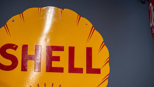 Shell Double-Sided Porcelain Sign at The World’s Largest Road Art ...