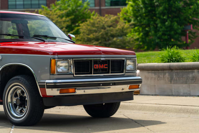 1983 GMC S15 Sierra Classic Pickup at Indy 2023 as G95.1 - Mecum Auctions