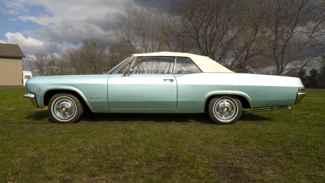 1965 Chevrolet Impala SS Convertible at Indy 2023 as W252 - Mecum Auctions