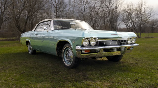 1965 Chevrolet Impala SS Convertible at Indy 2023 as W252 - Mecum Auctions