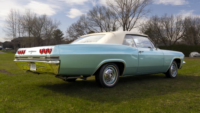 1965 Chevrolet Impala SS Convertible at Indy 2023 as W252 - Mecum Auctions