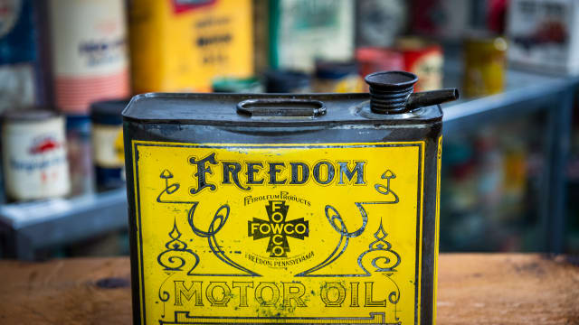 Freedom Automobile Oils 1-Gallon Oil Can at The World’s Largest Road ...