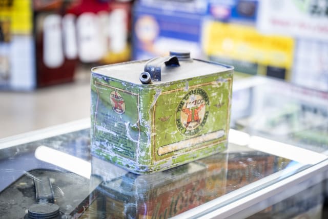 Texaco Motor Oil 1-Gallon Oil Can at The World’s Largest Road Art ...