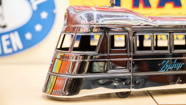 The Pioneer Zephyr Model Train at The World’s Largest Road Art Auction ...