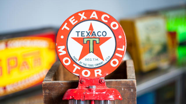 Texaco Lubester Glass Oil Display at The World’s Largest Road Art ...