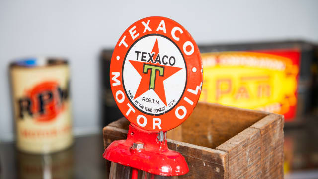 Texaco Lubester Glass Oil Display at The World’s Largest Road Art ...