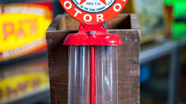 Texaco Lubester Glass Oil Display at The World’s Largest Road Art ...