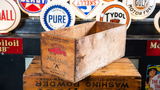 1930s Gargoyle Mobiloil "A" Wood Oil Can Crate at The World’s Largest ...