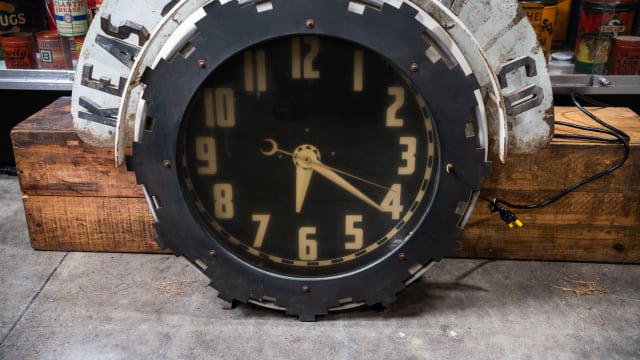 Keasser Motor Company Aztec Neon Clock at The World’s Largest Road Art ...