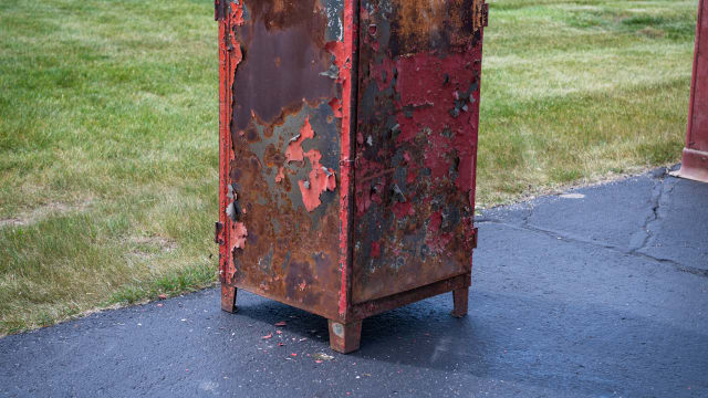 1920s Mobiloil Gargoyle Oil Cabinet at The World’s Largest Road Art ...