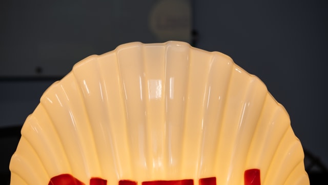 Shell Clamshell Gas Pump Globe at The World’s Largest Road Art Auction ...