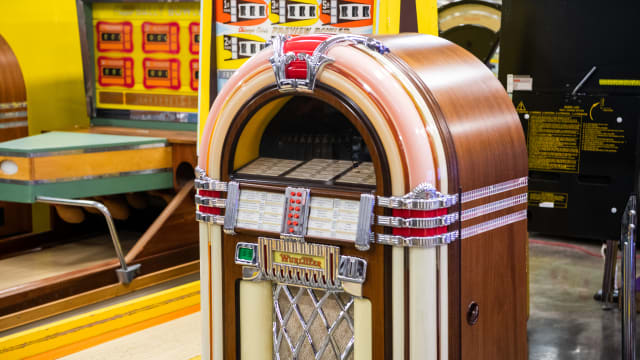 Wurlitzer 1015 Jukebox at The World’s Largest Road Art Auction 2023 as ...