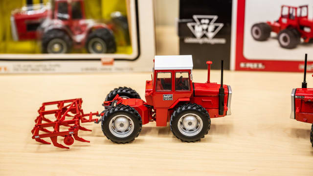 John Deere, Farmall & Farm Classics Die-Cast Scale Model Tractors at ...