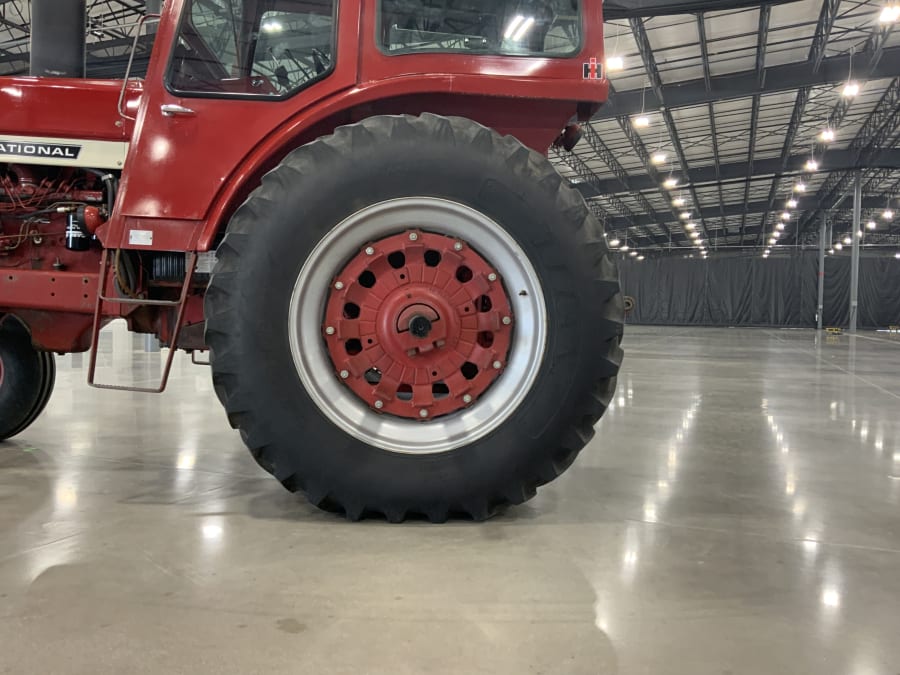 1975 International Harvester Hydro 100 at Gone Farmin' Fall Premier ...