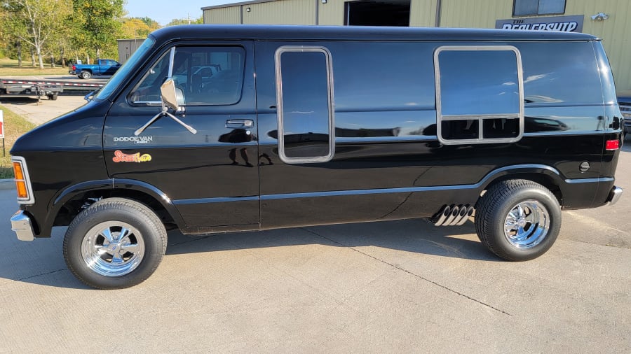 1979 Dodge B200 Van at Kansas City 2022 as F250 - Mecum Auctions