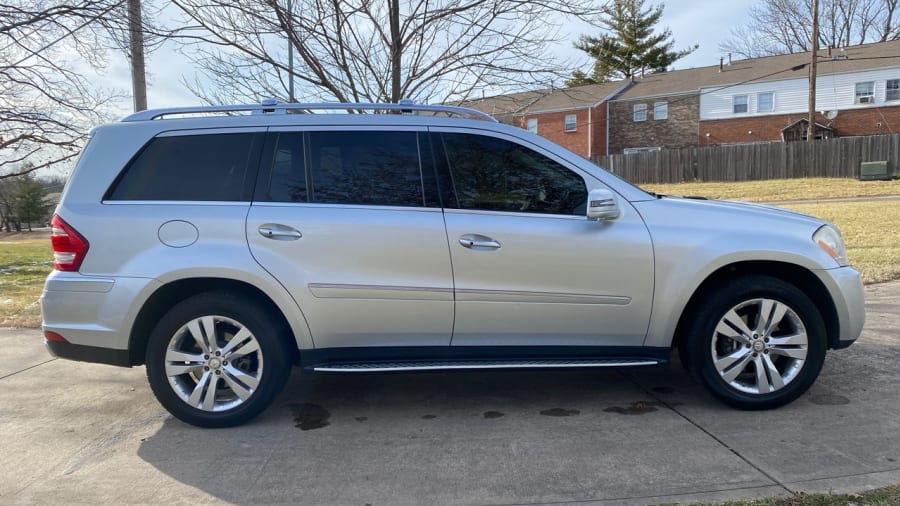 2011 Mercedes-Benz GL450 at Glendale 2022 as T210 - Mecum Auctions