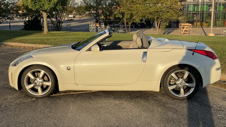 2006 Nissan 350Z Convertible at Chicago 2022 as S15 - Mecum Auctions