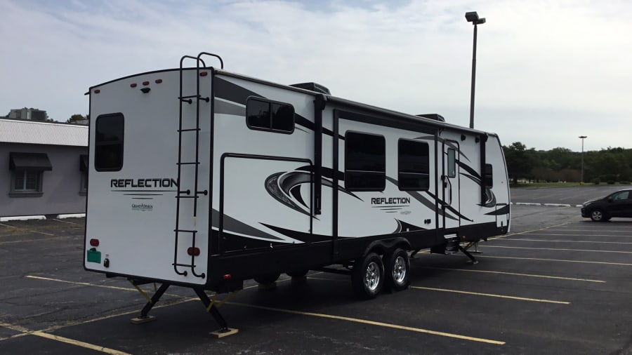 2021 Reflection 312BHTS 37' at Chicago 2022 as S29 - Mecum Auctions