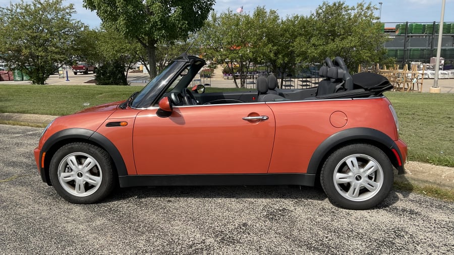 2006 Mini Cooper Convertible at Dallas 2022 as W128.1 - Mecum Auctions