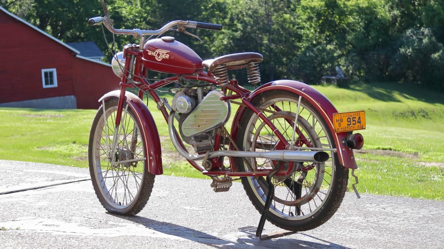 1948 Whizzer Pacemaker at Elmer's Auto & Toy Museum Collection 2022 as ...