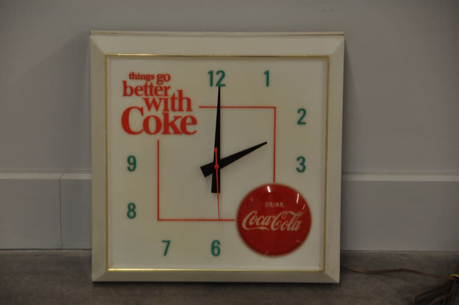 Coca-Cola Lighted Clock 16x16x4 at Kissimmee 2015 as M41 - Mecum Auctions