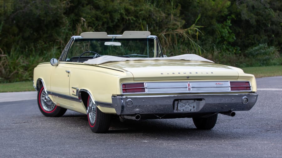 1965 Oldsmobile 442 Convertible at Kissimmee 2019 as F90 - Mecum Auctions