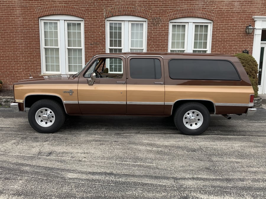 1988 Chevrolet Suburban at Kissimmee 2021 as K44 - Mecum Auctions